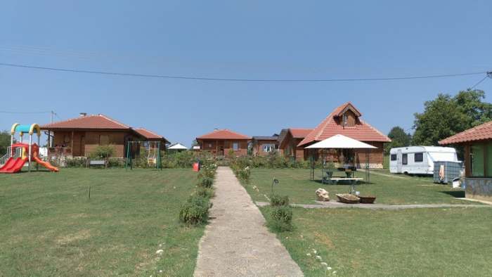 Bazen i izvor srebrne vode gde su Zagine kuće i gde se pravi Zagin čaj